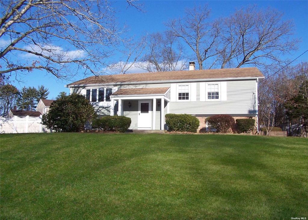 979 Old Town Road, Coram, NY 11727 | Trulia