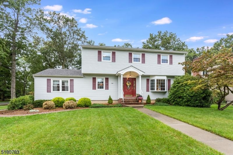 8 Sherry Ln, Whippany, NJ 07981 - See Est. Value, Schools & More