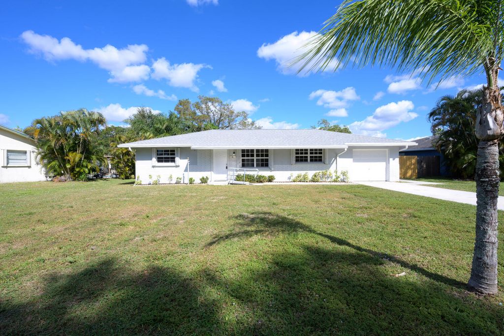61 Cuyahoga Road, Lake Worth, FL 33467 - See Est. Value, Schools & More