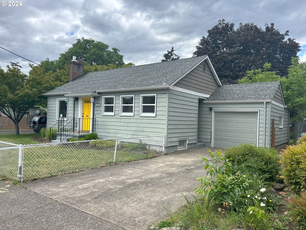 7505 Se Ctr, Saint Portland, OR 97206 - See Est. Value, Schools & More