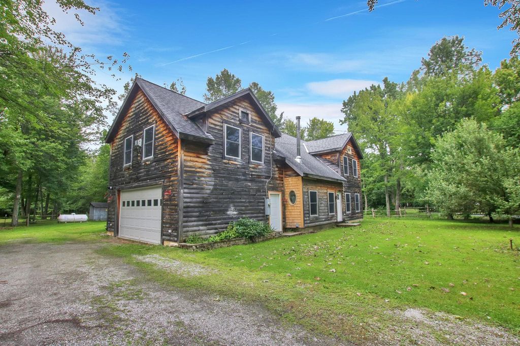 917 Holiday Point Road, North Hero, VT 05474 - See Est. Value, Schools ...