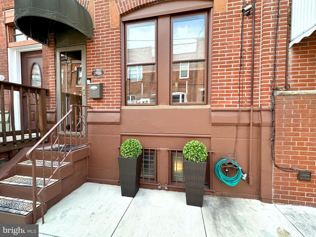 2426 S Mole St, Philadelphia, PA 19145 - See Est. Value, Schools & More