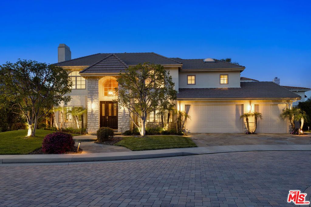 17653 Royce Dr W, Encino, CA 91316 - See Est. Value, Schools & More