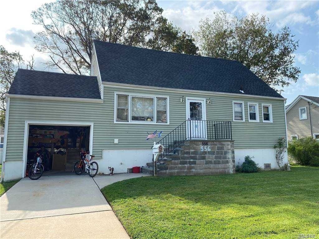 556 S Bayview Ave, Freeport, NY 11520 - See Est. Value, Schools & More