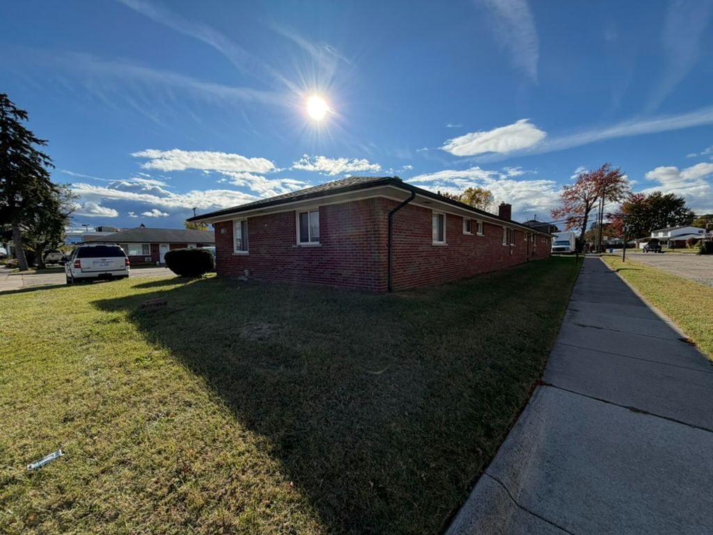 28645 John R Rd #27, Madison Heights, MI 48071 - See Est. Value ...