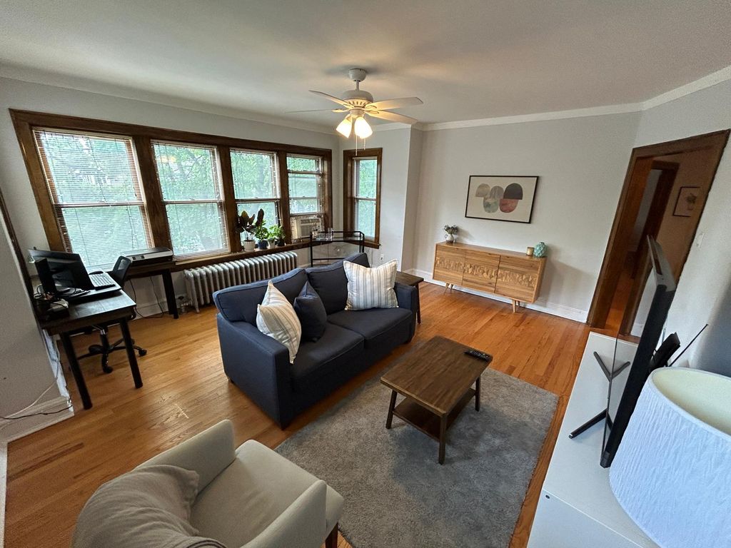 1622 W Cornelia Ave #1, Chicago, IL 60657 - See Est. Value, Schools & More