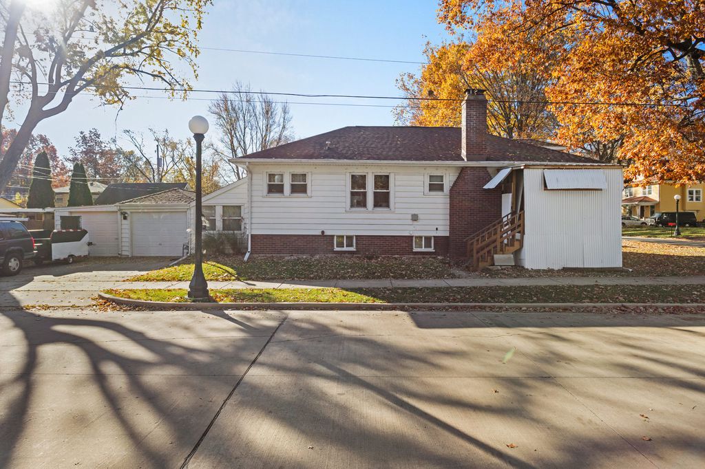 410 N Garfield Ave, Champaign, IL 61821 - See Est. Value, Schools & More