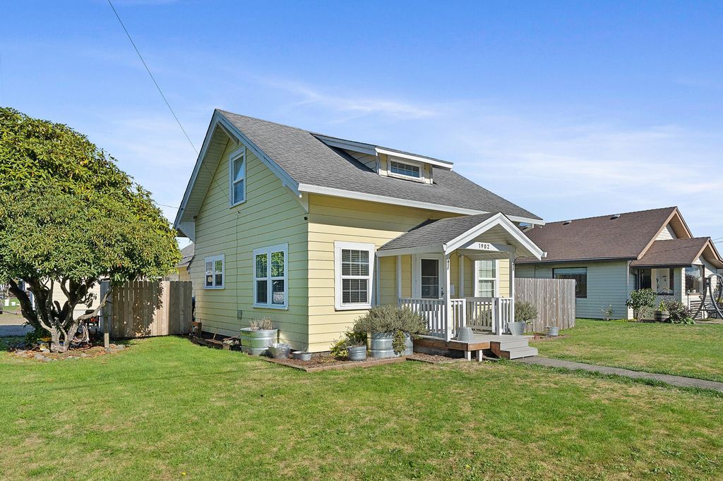 1902 10th St, Tillamook, OR 97141 - See Est. Value, Schools & More