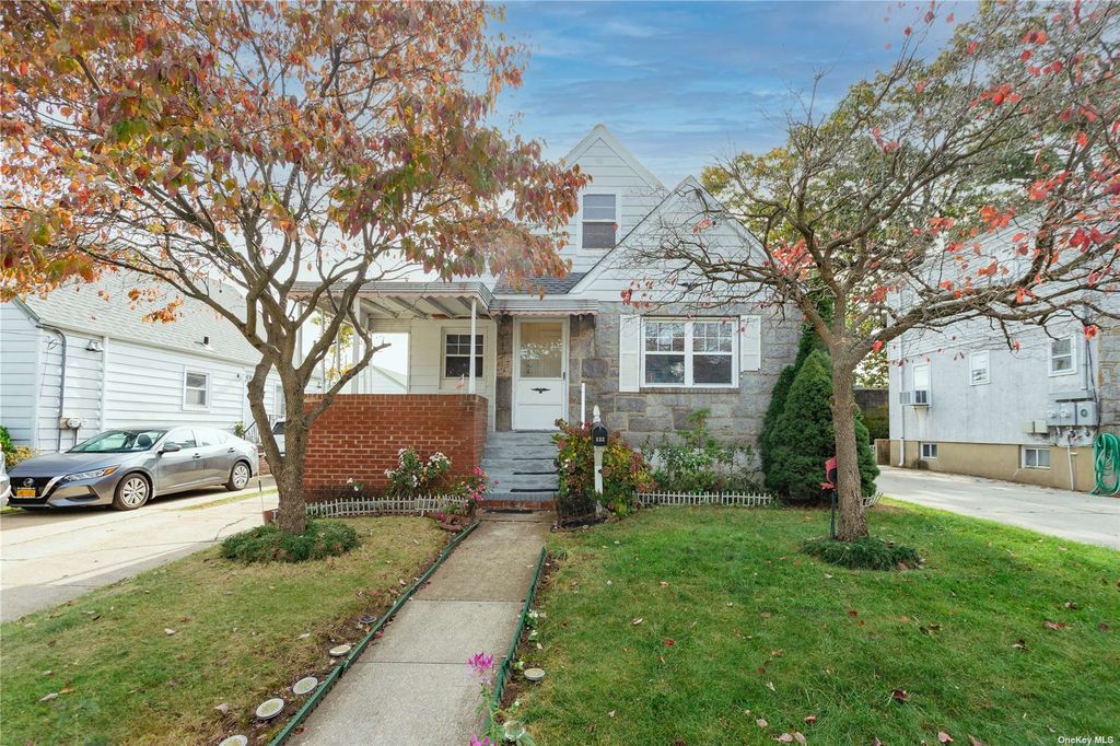 132 E Maple Street, Valley Stream, NY 11580 | Trulia