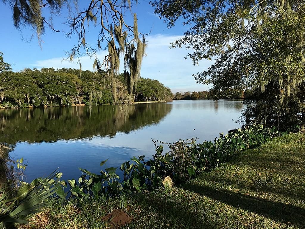 1 Bayou Rd, Lake Jackson, TX 77566 - See Est. Value, Schools & More