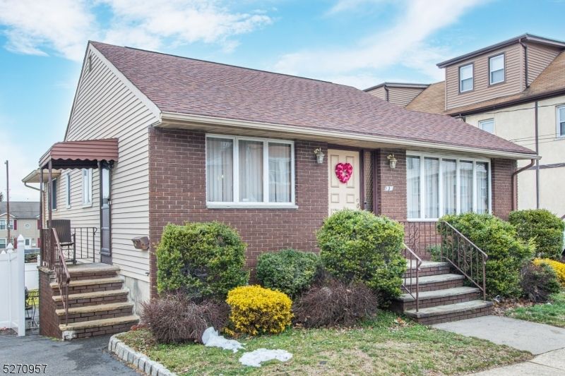 635 Jackson Ave, Woodland Park, NJ 07424 - See Est. Value, Schools & More