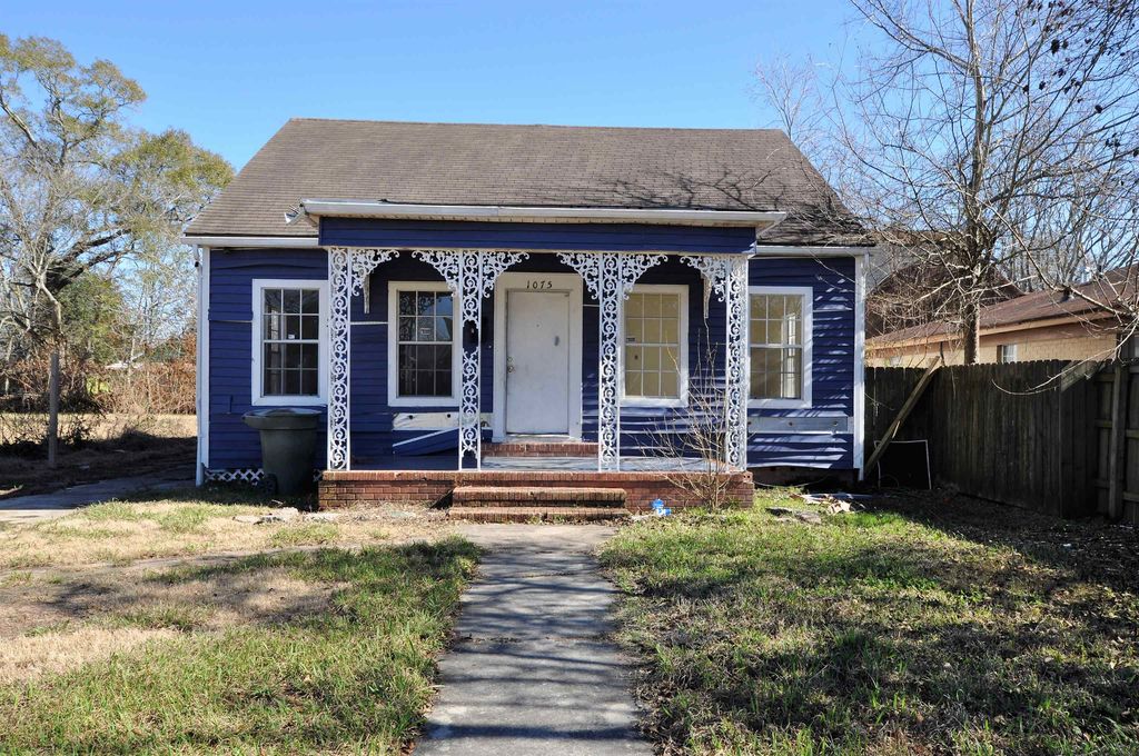 1075 Goliad St, Beaumont, TX 77701 - See Est. Value, Schools & More