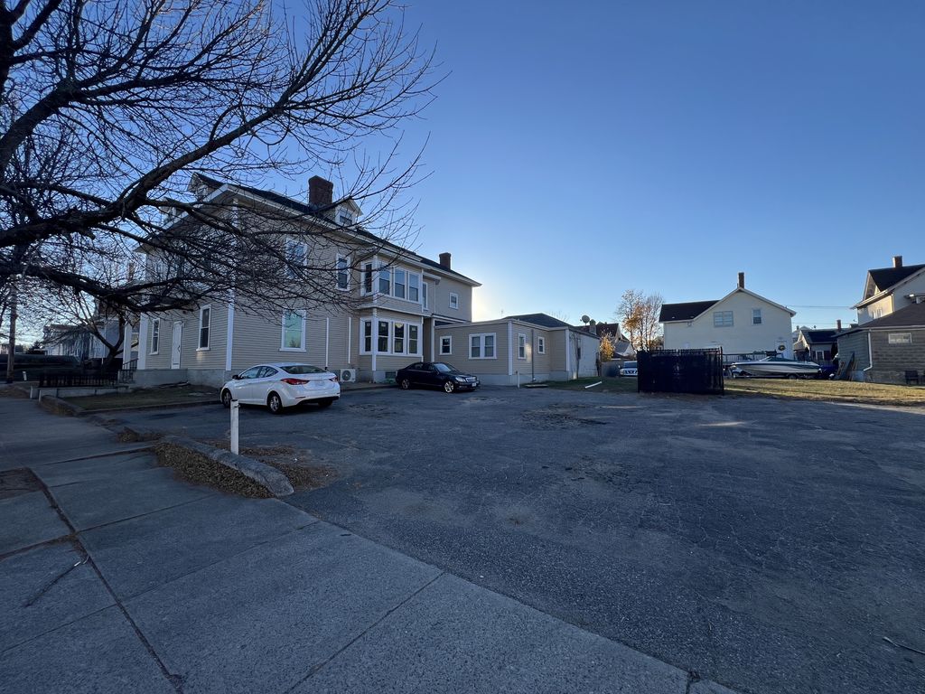 172 Pine St, Pawtucket, RI 02860 - See Est. Value, Schools & More