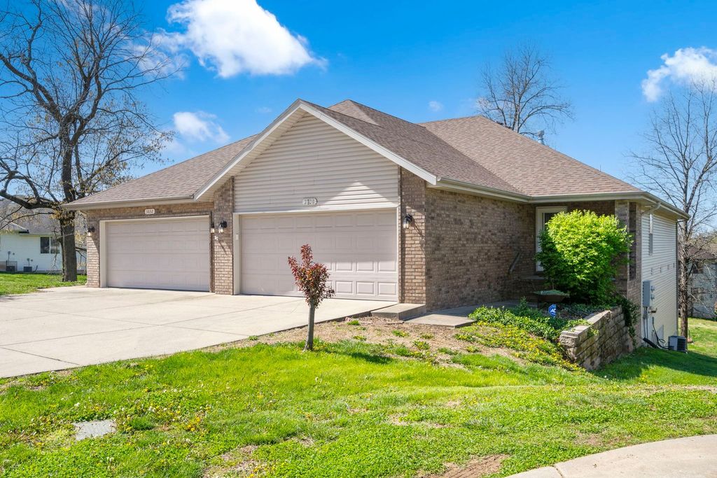 3834 W Brook Ct, Springfield, MO 65807 - See Est. Value, Schools & More