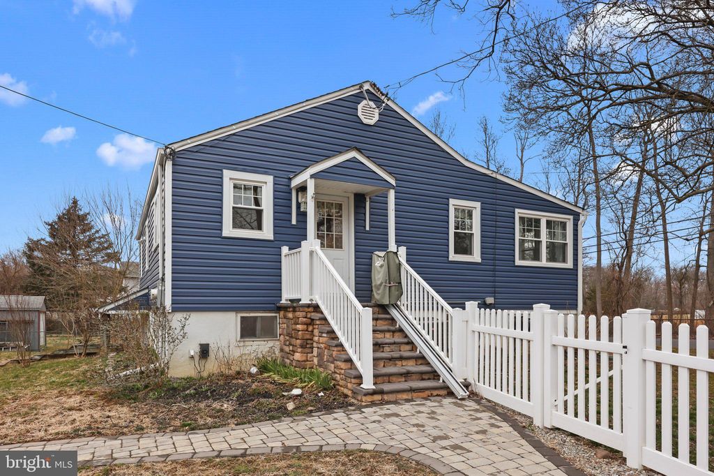 3803 Groveland Ave, Levittown, PA 19056 - See Est. Value, Schools & More