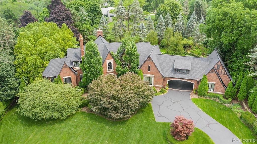 31280 Ramble Rd, Franklin, MI 48025 - See Est. Value, Schools & More