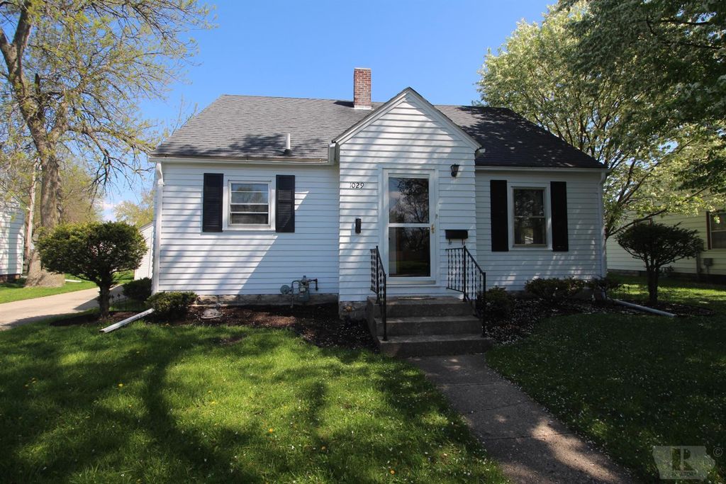 1029 Elm St, Webster City, IA 50595 - See Est. Value, Schools & More