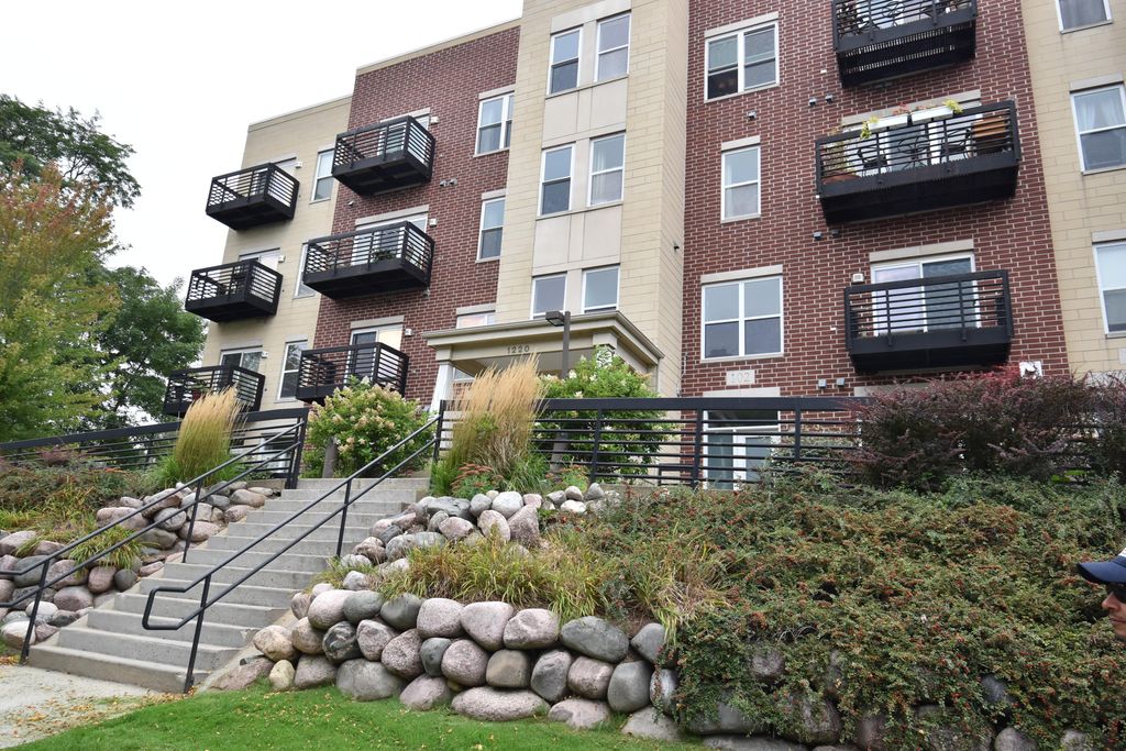 1220 E Locust St #103, Milwaukee, WI 53212 | Trulia