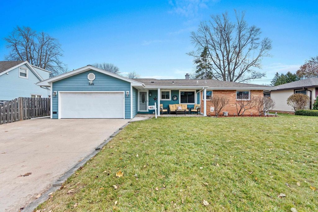 2326 S Gladys Ave, Appleton, WI 54915 - See Est. Value, Schools & More