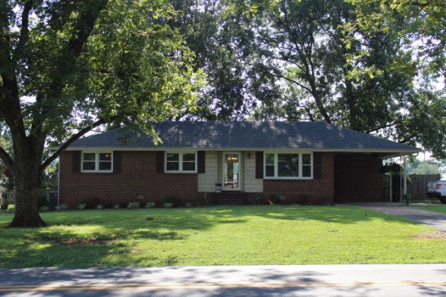 400 Ford St, Muscle Shoals, AL 35661 - See Est. Value, Schools & More