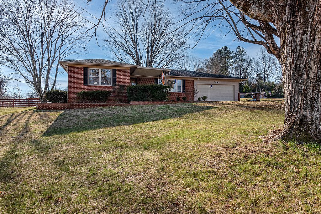 2326 Skyview Dr, Maryville, TN 37803 - See Est. Value, Schools & More