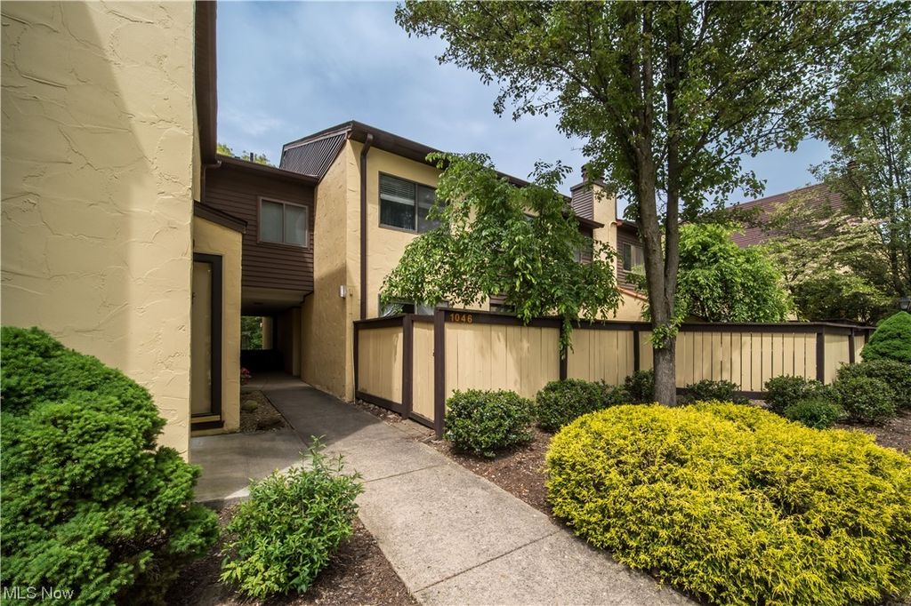 1046 Hampton Ridge Dr #1046, Akron, OH 44313 - See Est. Value, Schools ...