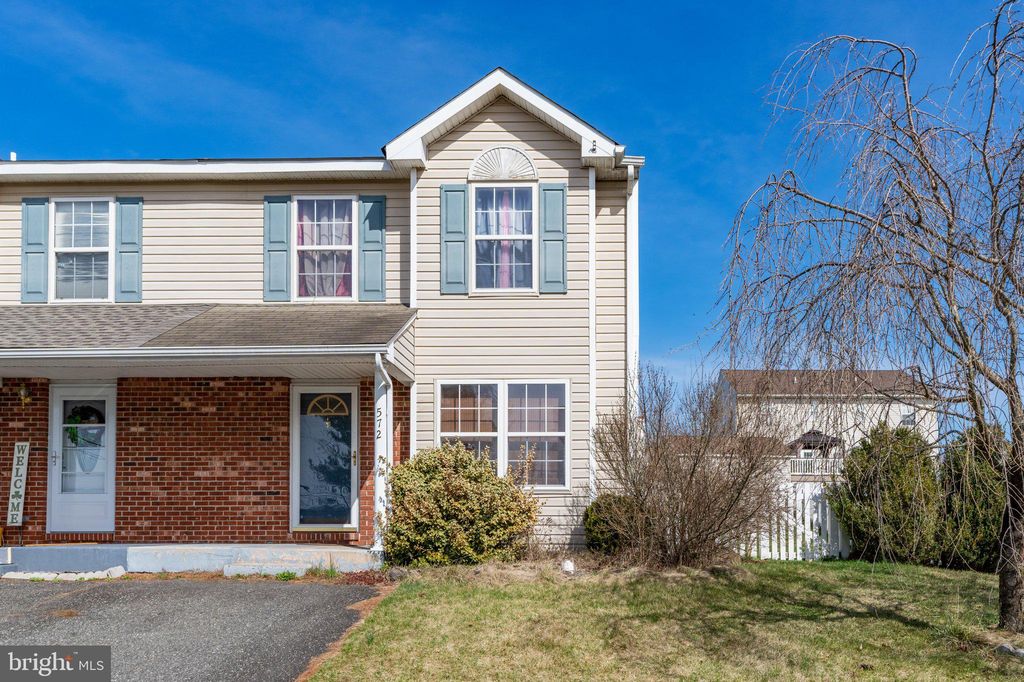 572 Seminary St, Pennsburg, PA 18073 - See Est. Value, Schools & More