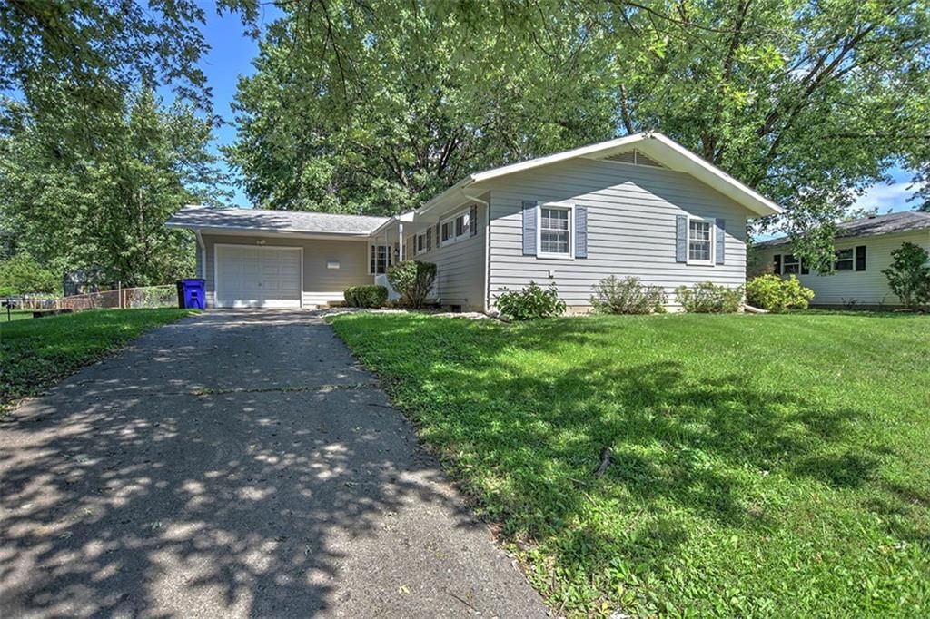 4026 N Cambridge Dr, Decatur, IL 62526 - See Est. Value, Schools & More