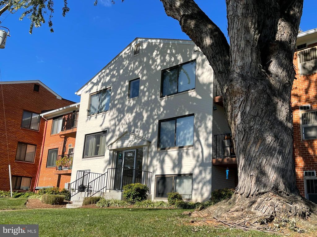 125 Driveway #I, Leesburg, VA 20175 - See Est. Value, Schools & More