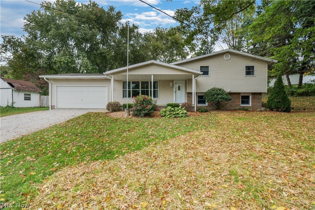 3075 Forestview Cir NE, Canton, OH 44721 - See Est. Value, Schools & More