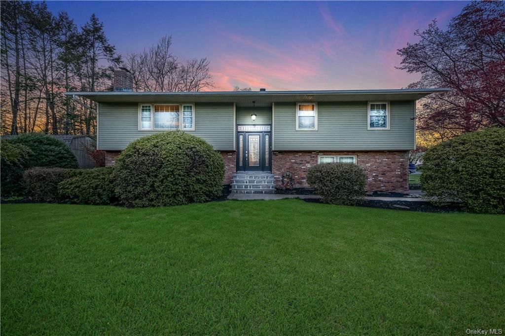 13 Willow Pkwy, New Windsor, NY 12553 - See Est. Value, Schools & More