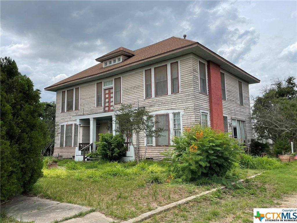 201 E Guadalupe, Runge, TX 78151 - See Est. Value, Schools & More