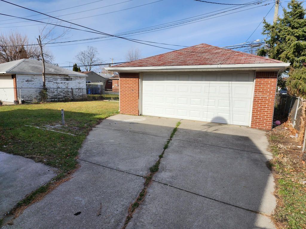 27056 Ford Rd, Dearborn Heights, MI 48127 - See Est. Value, Schools & More