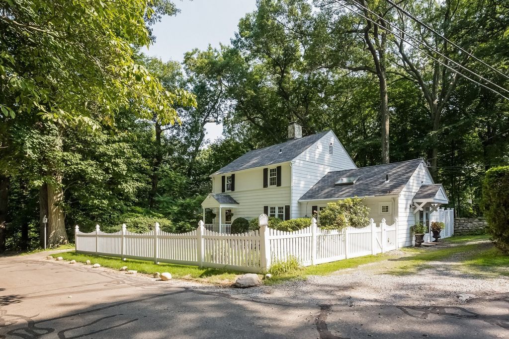 8 River View Rd, Westport, CT 06880 - See Est. Value, Schools & More