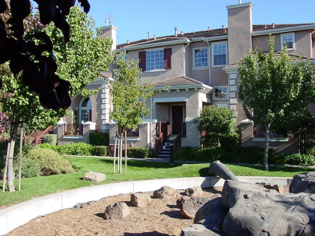 305 Louis Ln, Redwood City, CA 94063 - See Est. Value, Schools & More