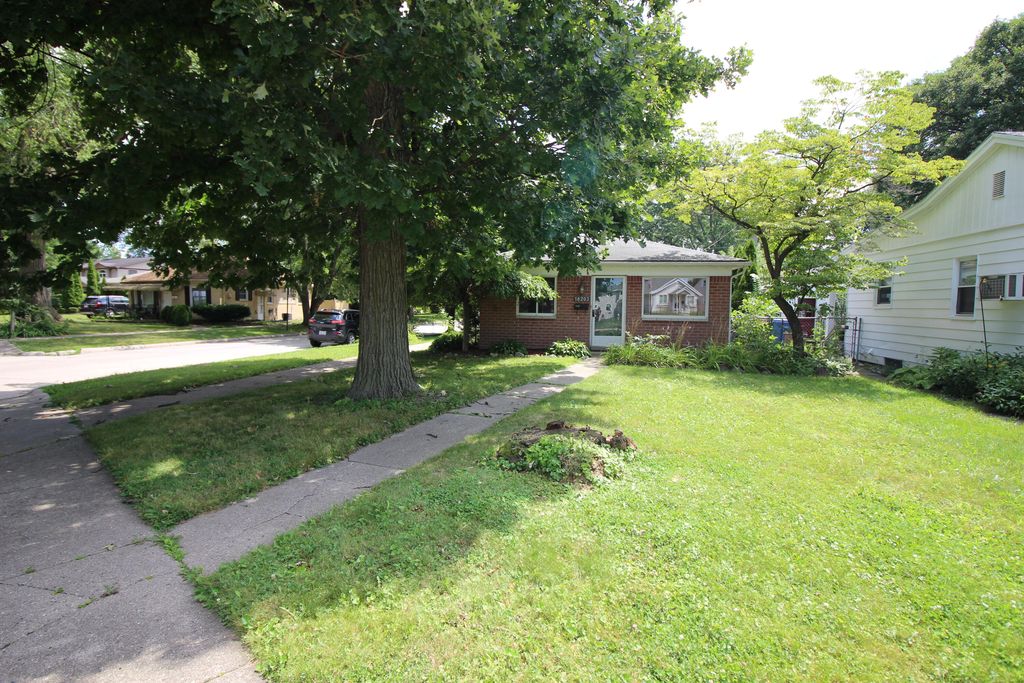 18203 Colgate St, Dearborn Heights, MI 48125 - See Est. Value, Schools ...