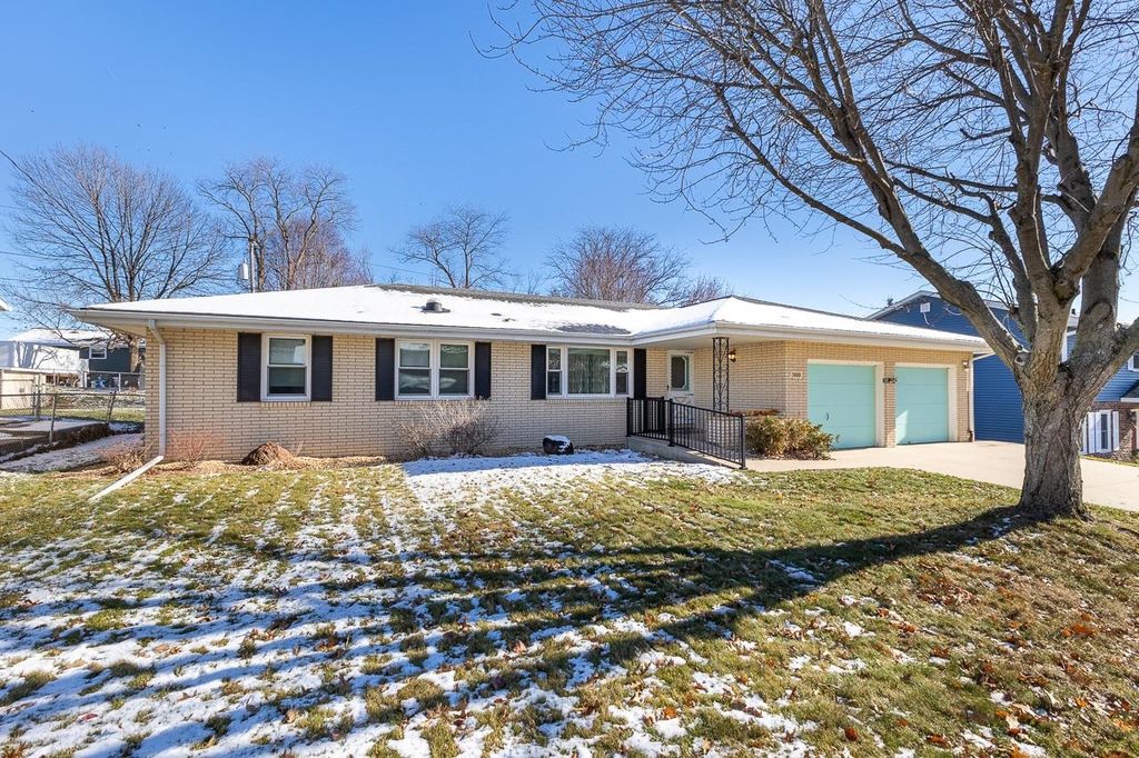 1000 Richards Rd, Dubuque, IA 52003 - See Est. Value, Schools & More