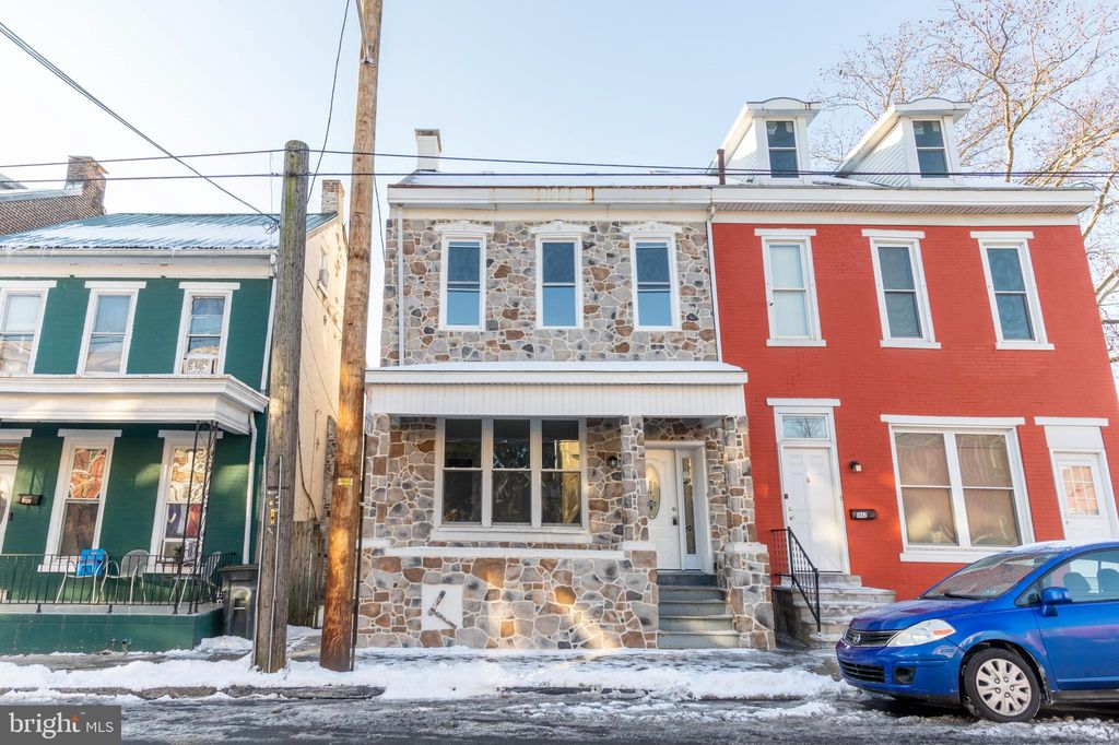 1040 Lehman St, Lebanon, PA 17046 - See Est. Value, Schools & More