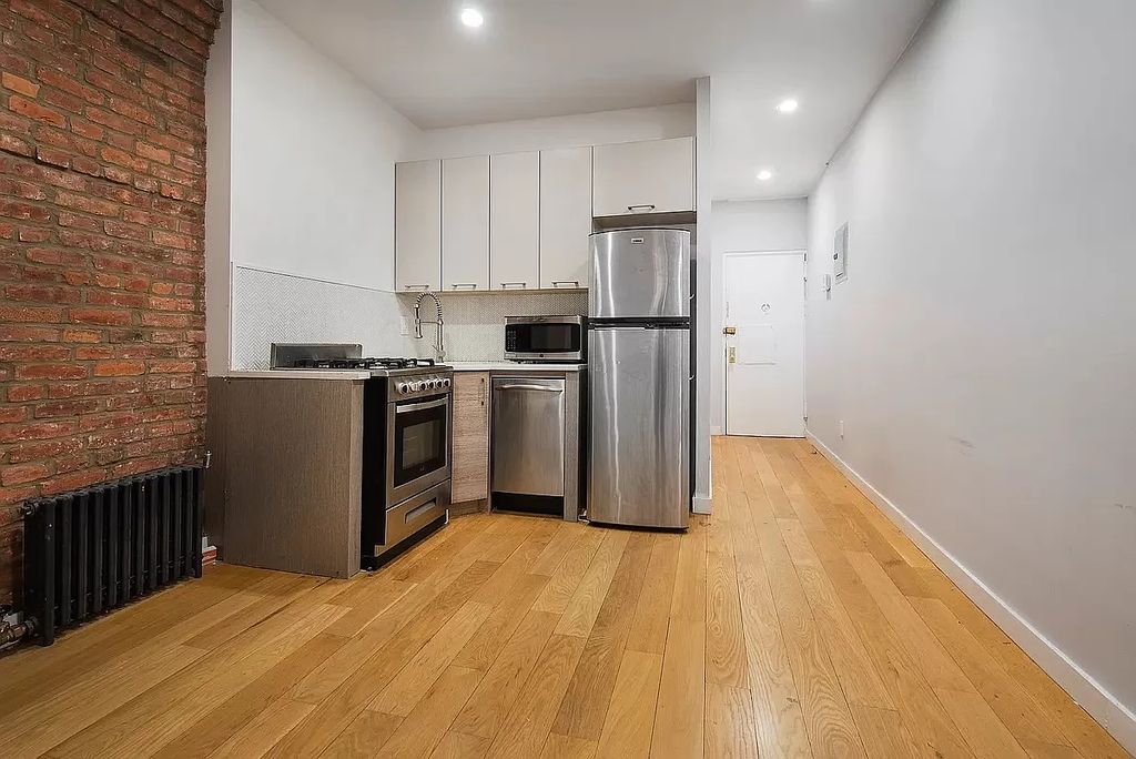 21 Catherine St #3F, New York, NY 10038 - See Est. Value, Schools & More