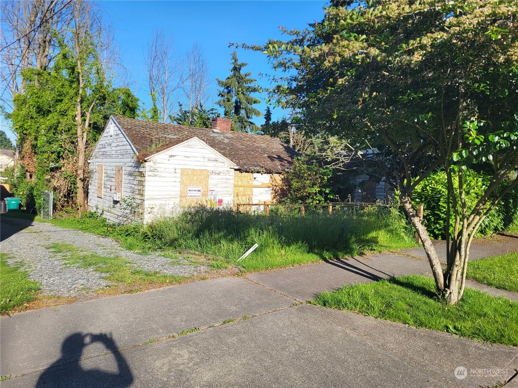 13832 38th Avenue S, Tukwila, WA 98168 - See Est. Value, Schools & More