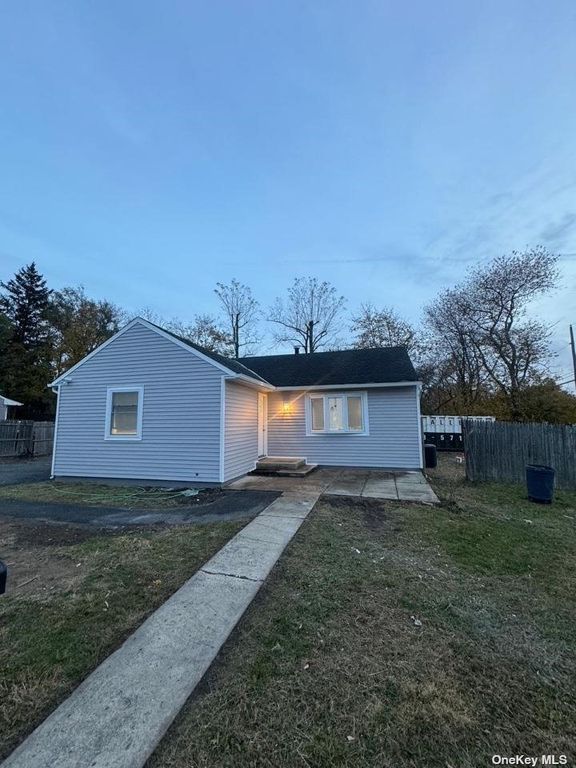 22 E Poplar Street, Central Islip, NY 11722 | Trulia
