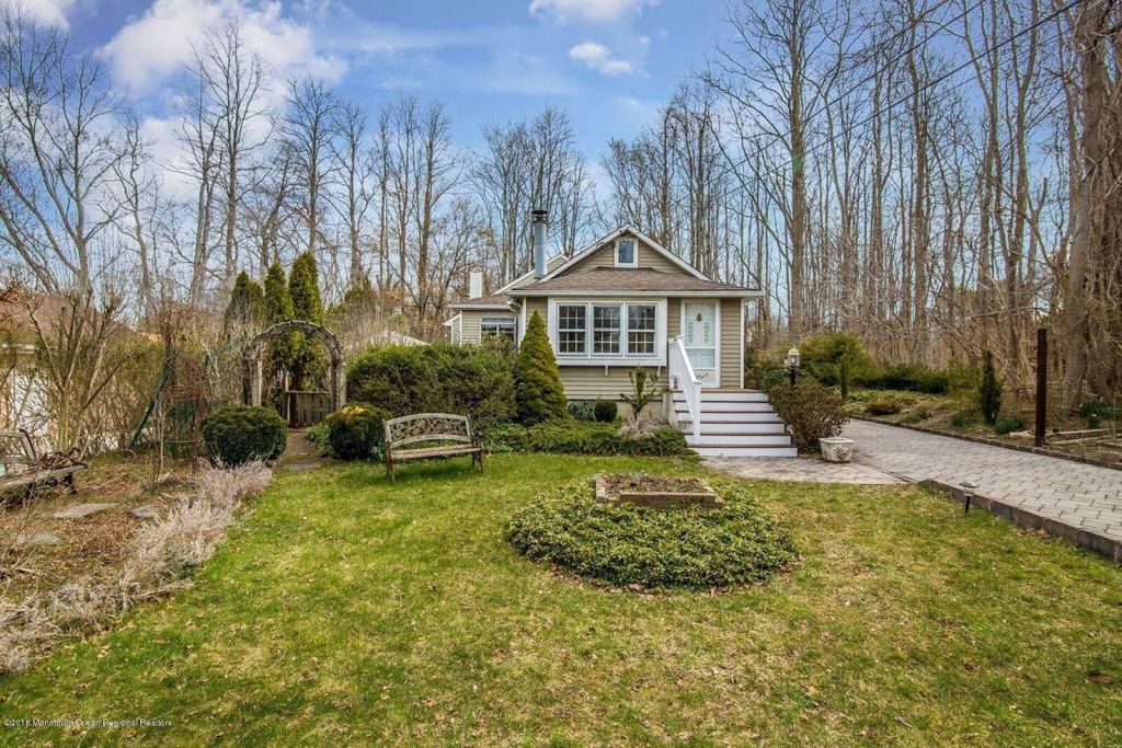 797 Nut Swamp Rd, Red Bank, NJ 07701 - See Est. Value, Schools & More