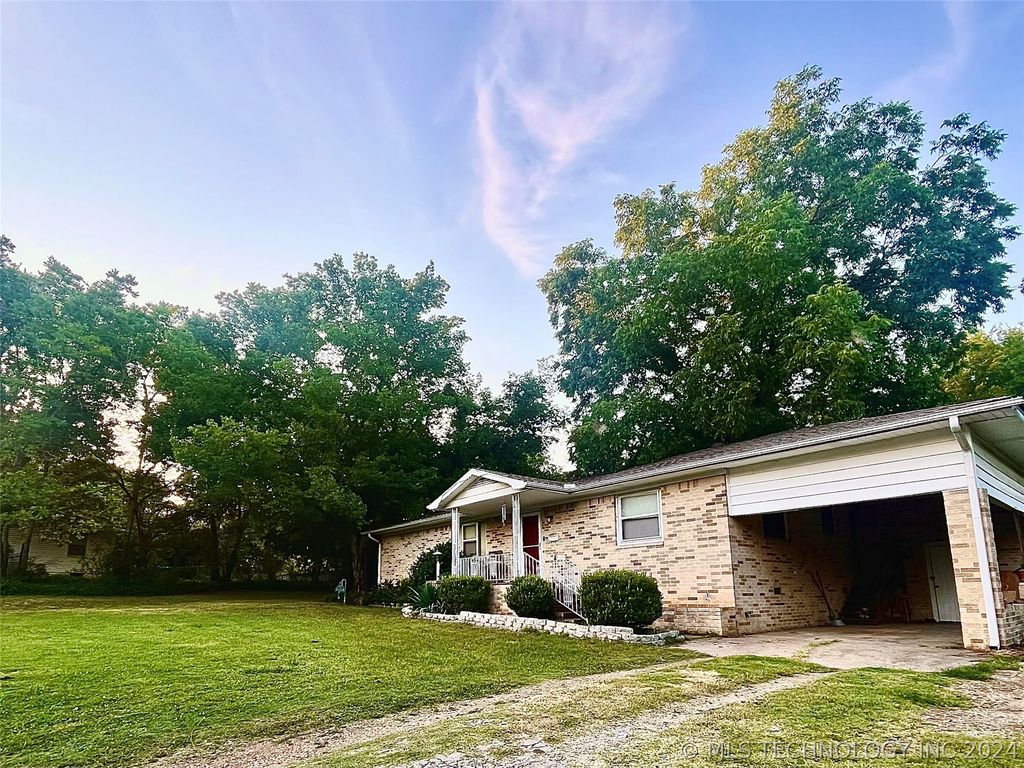 323 SE 2nd St, Spiro, OK 74959 | MLS# 2420795 | Trulia