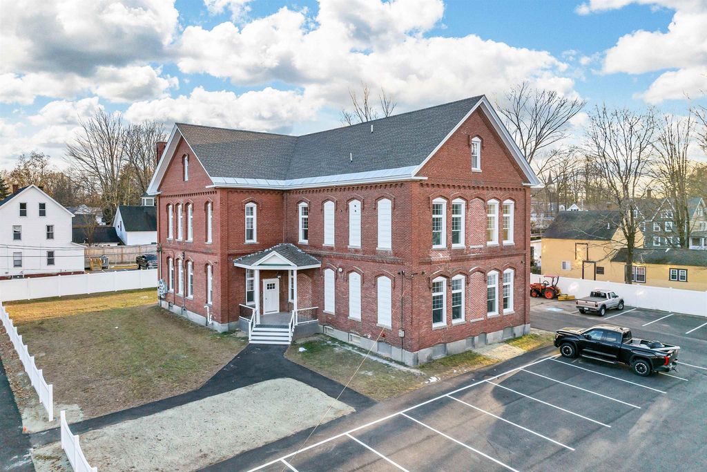 12 Cross Street UNIT 205, Concord, NH 03303 | MLS# 4980127 | Trulia