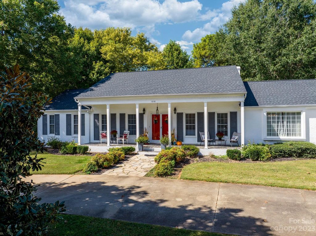 1018 Randolph Cir SE, Lenoir, NC 28645 | MLS# 4087168 | Trulia