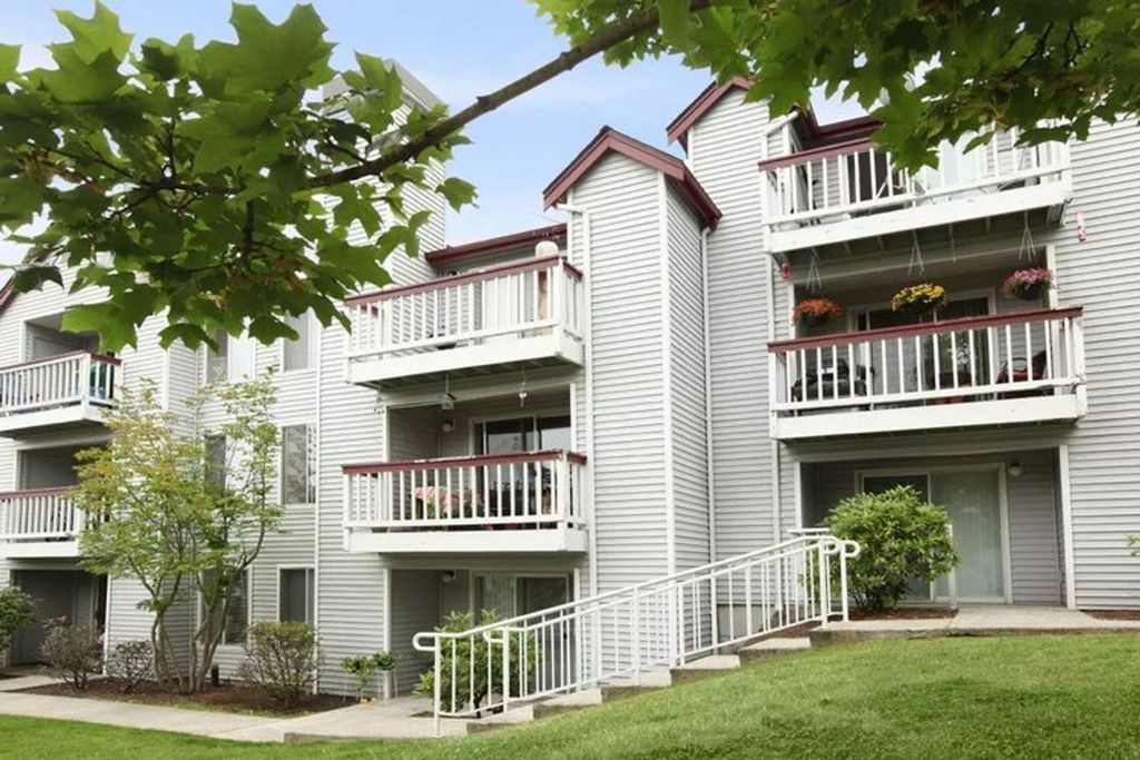 327 S 177th Pl #F102, Seattle, WA 98148 - See Est. Value, Schools & More