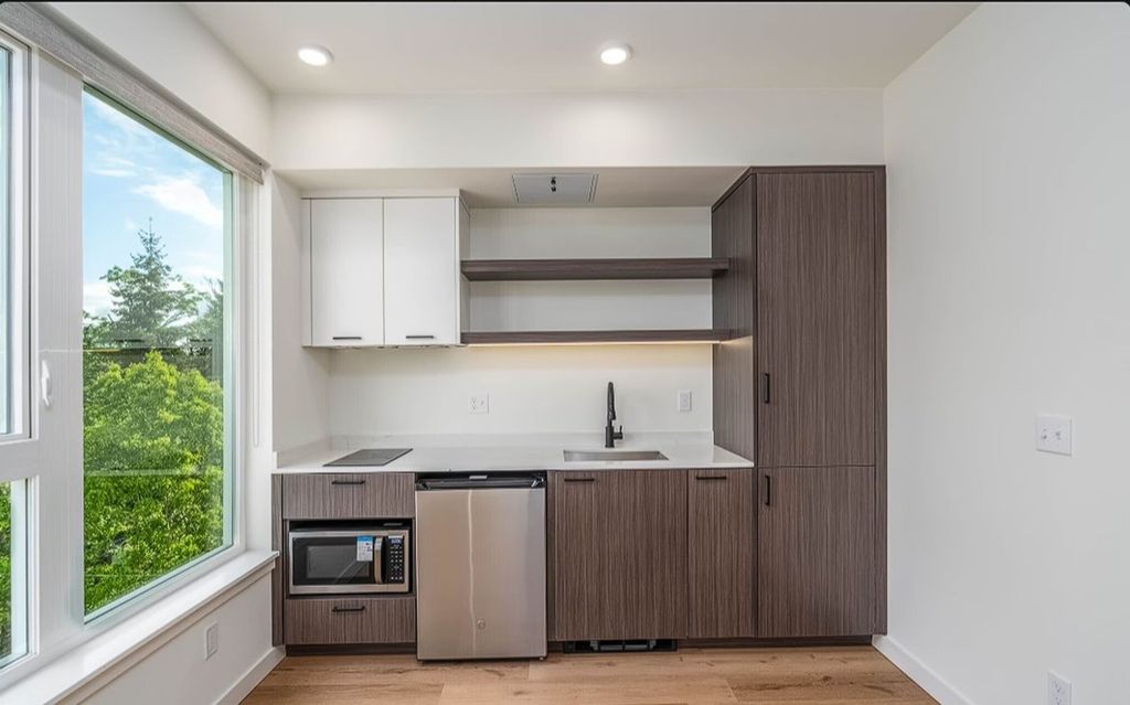 4751 21st Ave NE #6, Seattle, WA 98105 - See Est. Value, Schools & More