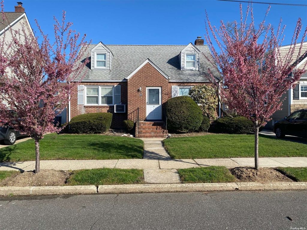 10 Dorothy, Lynbrook, NY 11563 | Trulia