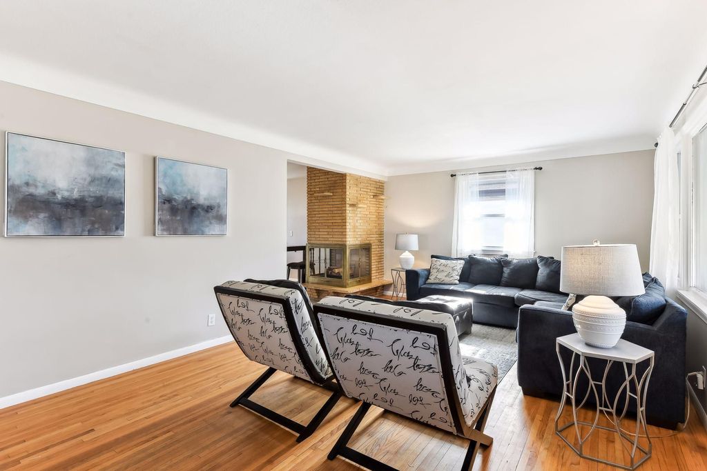 4342 France Ave N, Robbinsdale, MN 55422 - See Est. Value, Schools & More