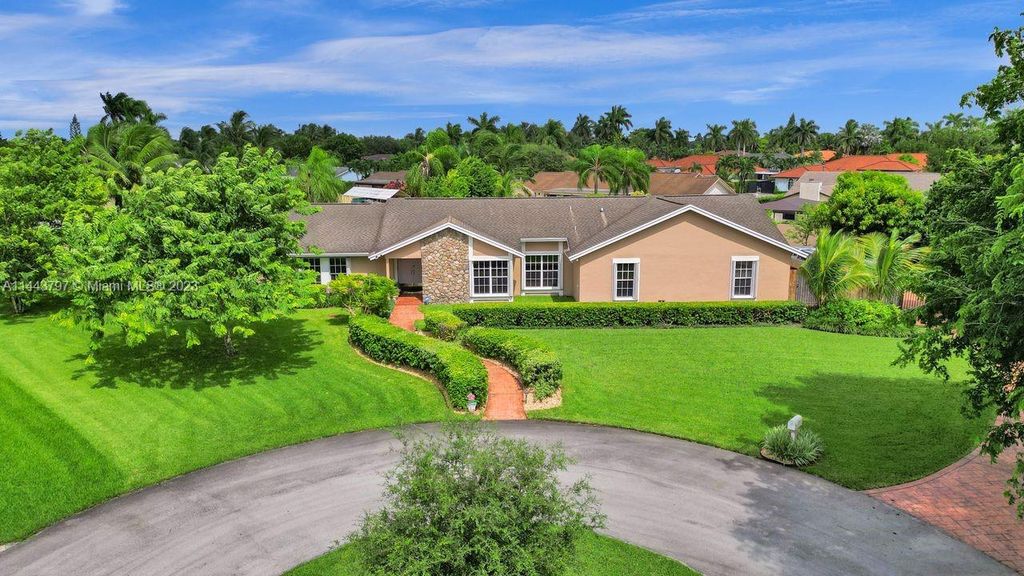 15211 SW 163rd St, Miami, FL 33187 - See Est. Value, Schools & More